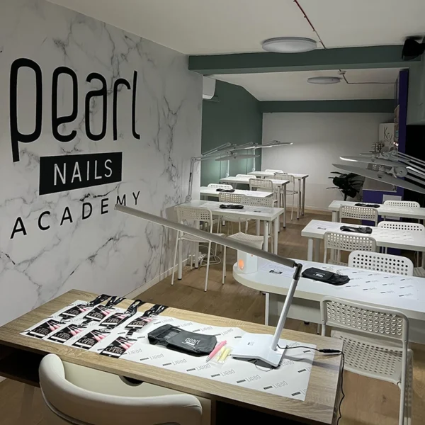 Beginner Acrylic Course - Pearl Nails